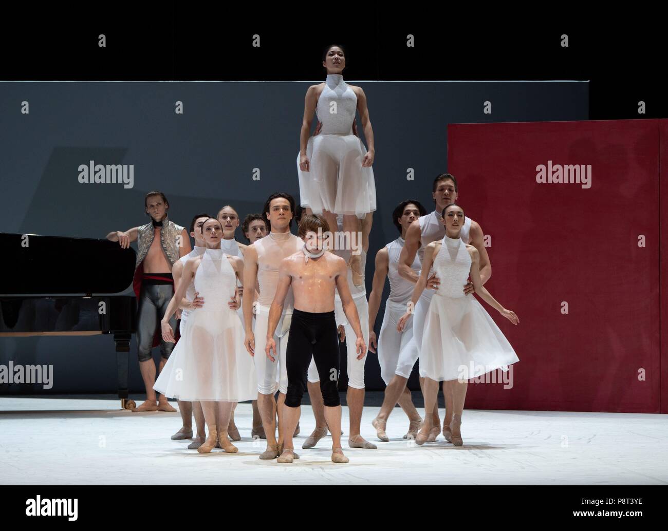 Aleix Martinez (c) and the Hamburg-Ballet Ensemble on June 22nd, 2018 ...