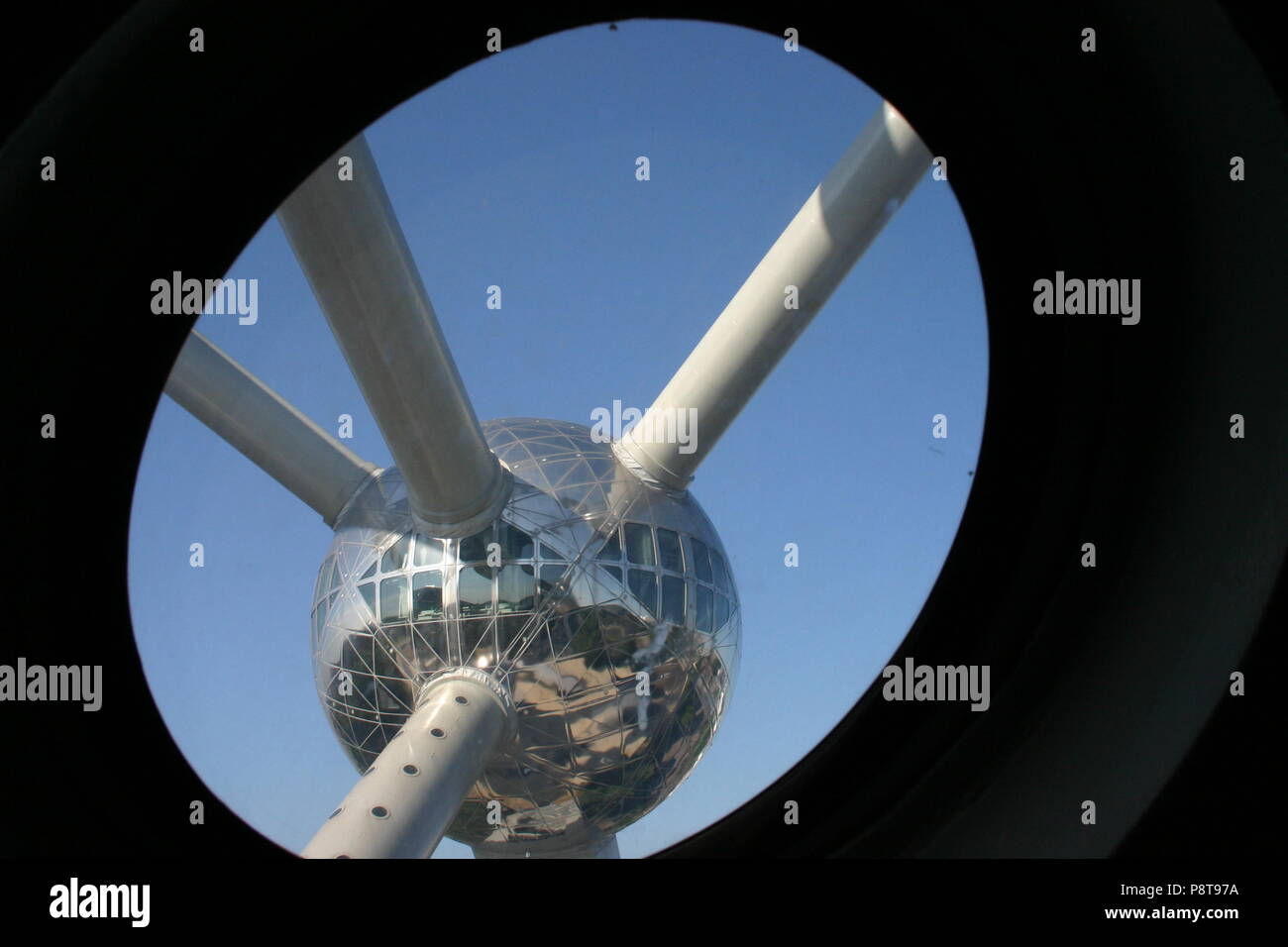 Iron atom hi-res stock photography and images - Alamy