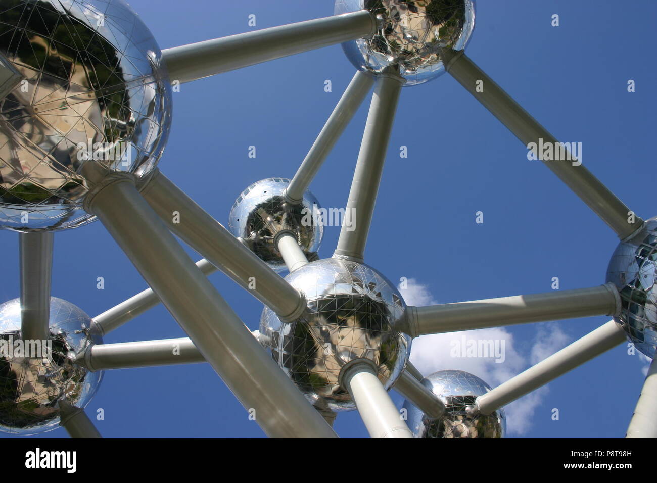 Iron atom hi-res stock photography and images - Alamy