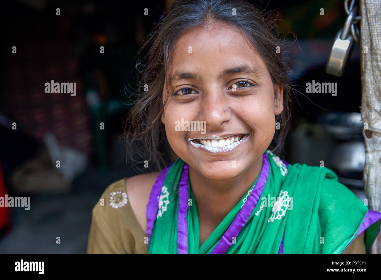 Kolkata slum hi-res stock photography and images - Alamy