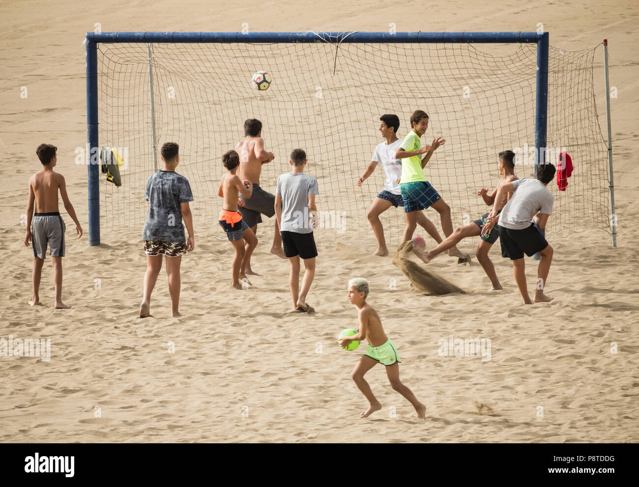 Spanish teenagers playing football hi-res stock photography and images ...