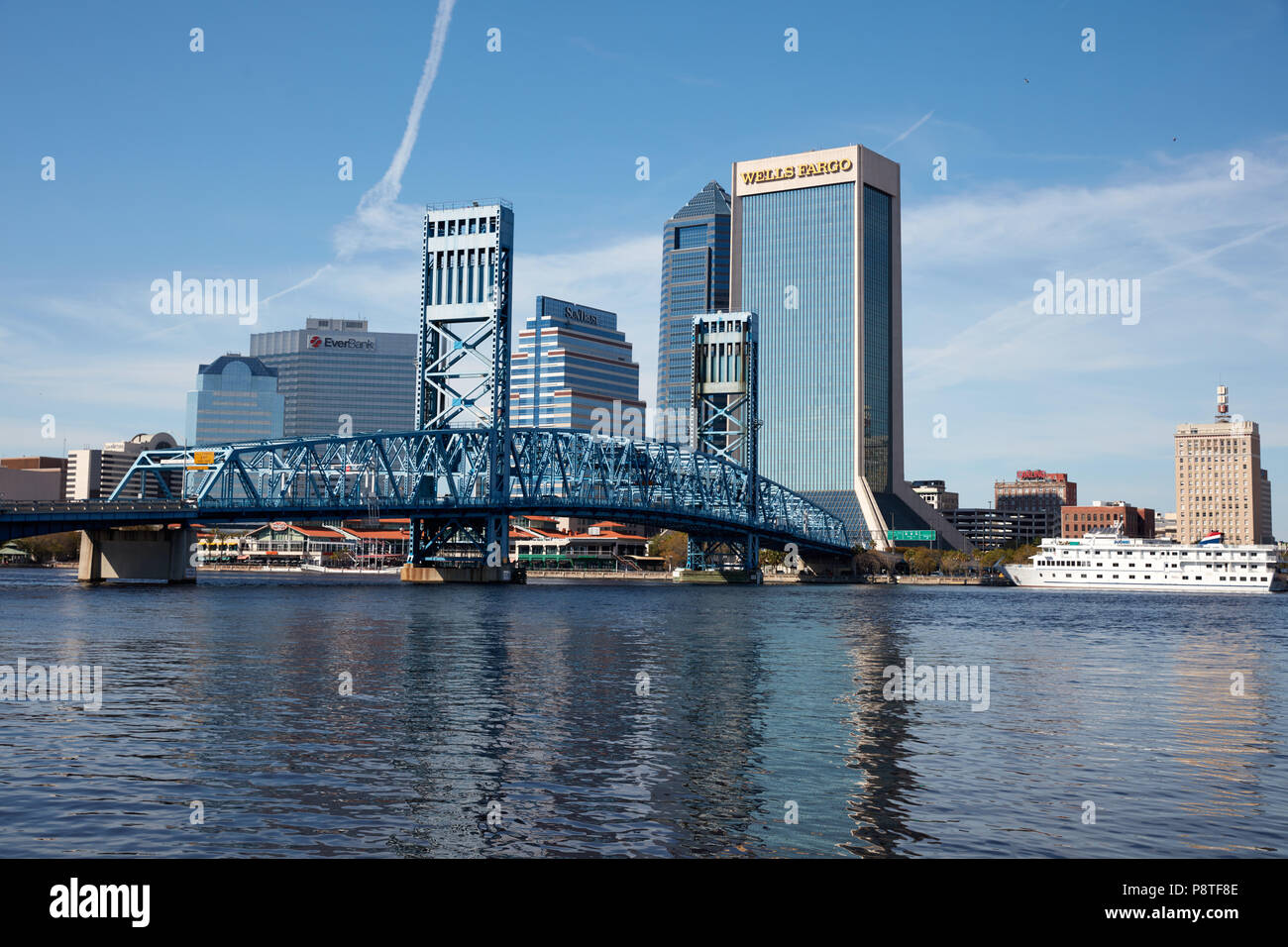 Main Street Bridge and Jacksonville skyline Stock Photo - Alamy