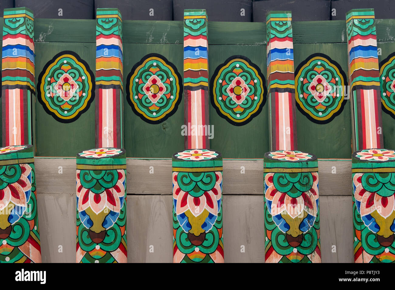 Traditional Korean buddhist temple roof detail, Seoul, South Korea ...