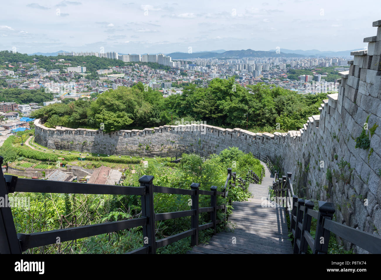 Ancient city walls surrounding Seoul, South Korea Stock Photo - Alamy