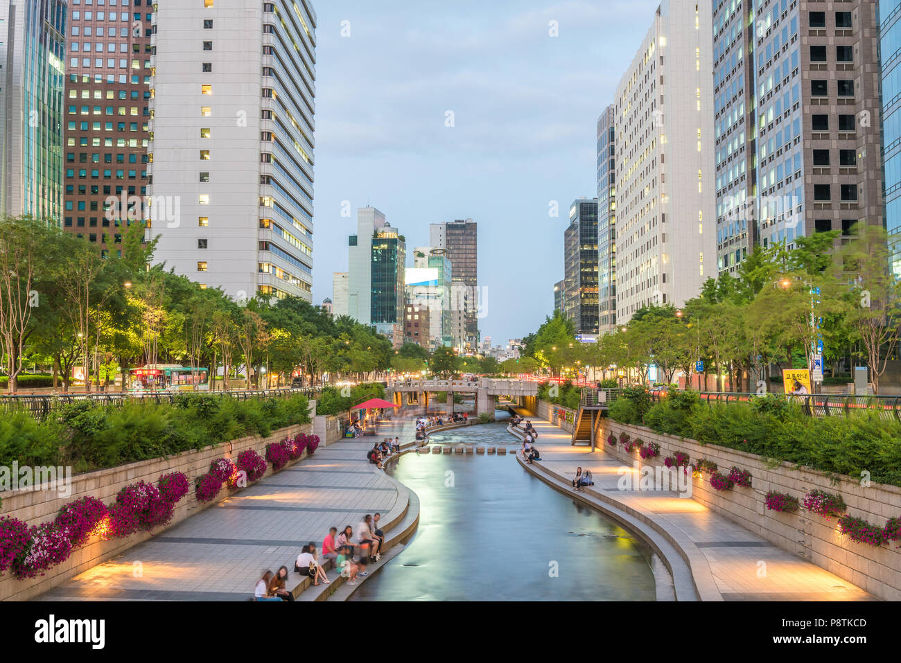 Cheonggyecheon park park river seoul hi-res stock photography and ...