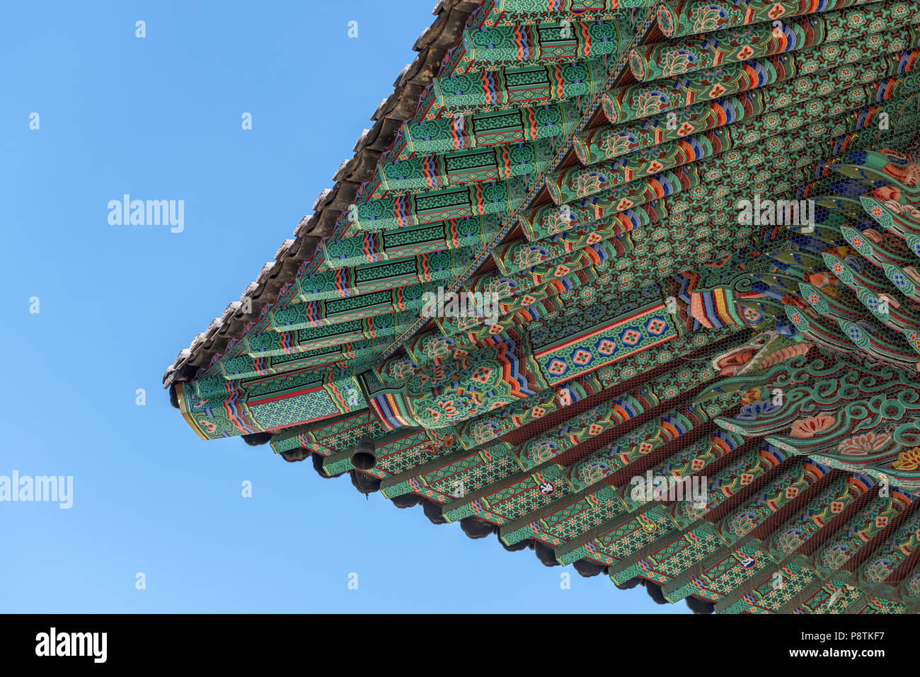 Korean traditional buddhist temple hi-res stock photography and images ...