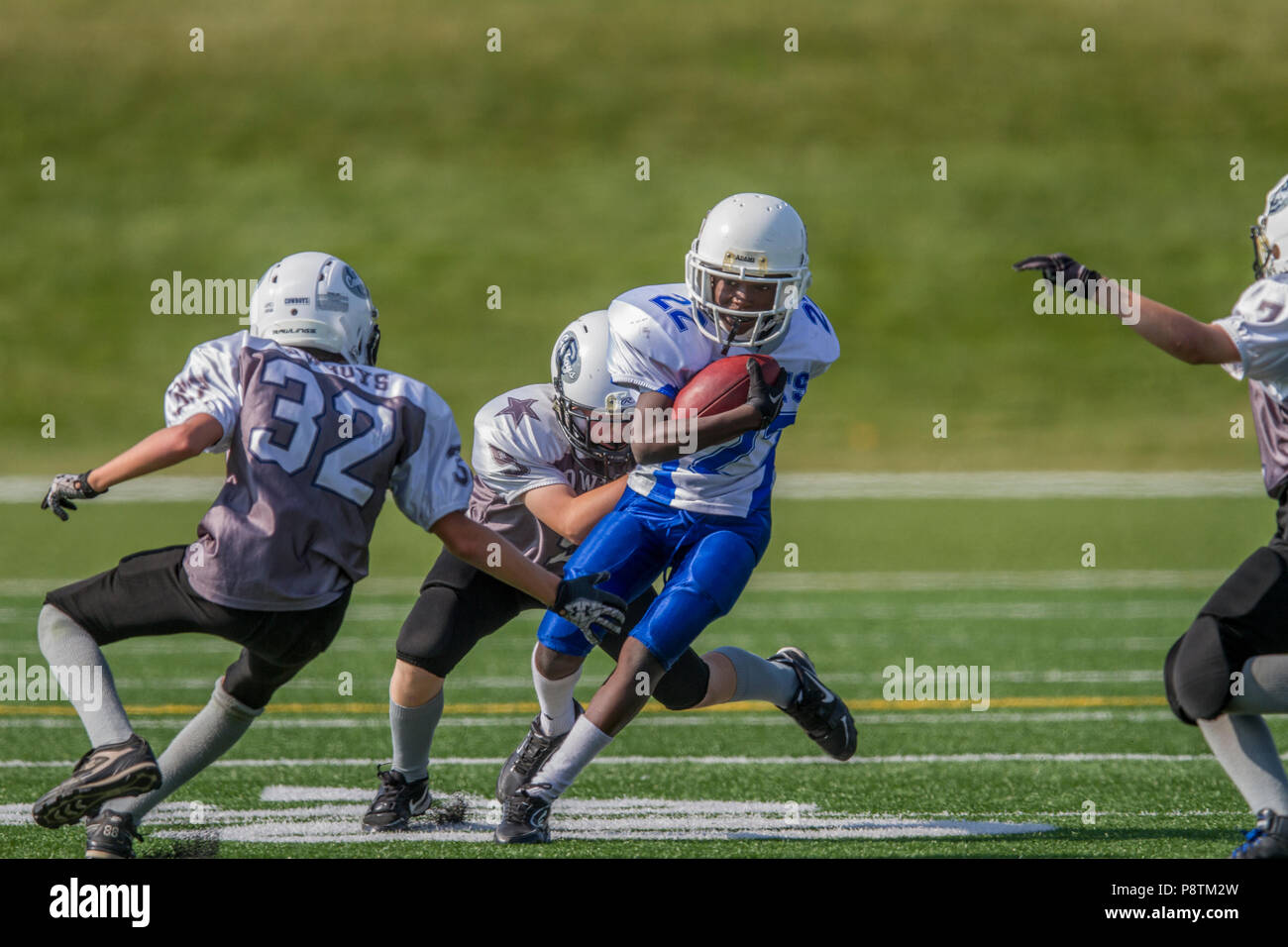 Dramatic, colorful action photo's of Boys Bantam football in Calgary ...