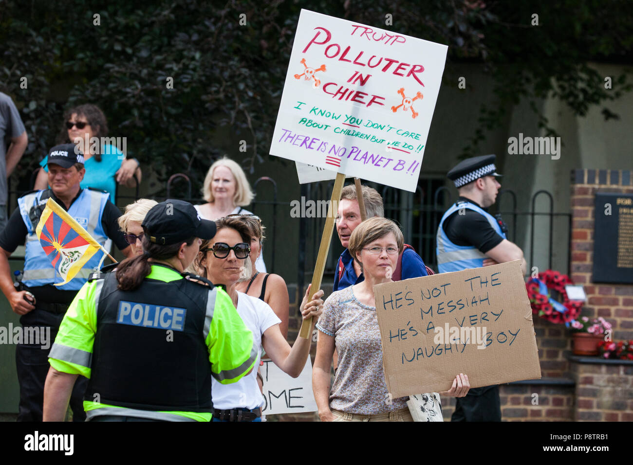 Butler's Cross, UK. 13th July, 2018. Protesters against the visit to ...