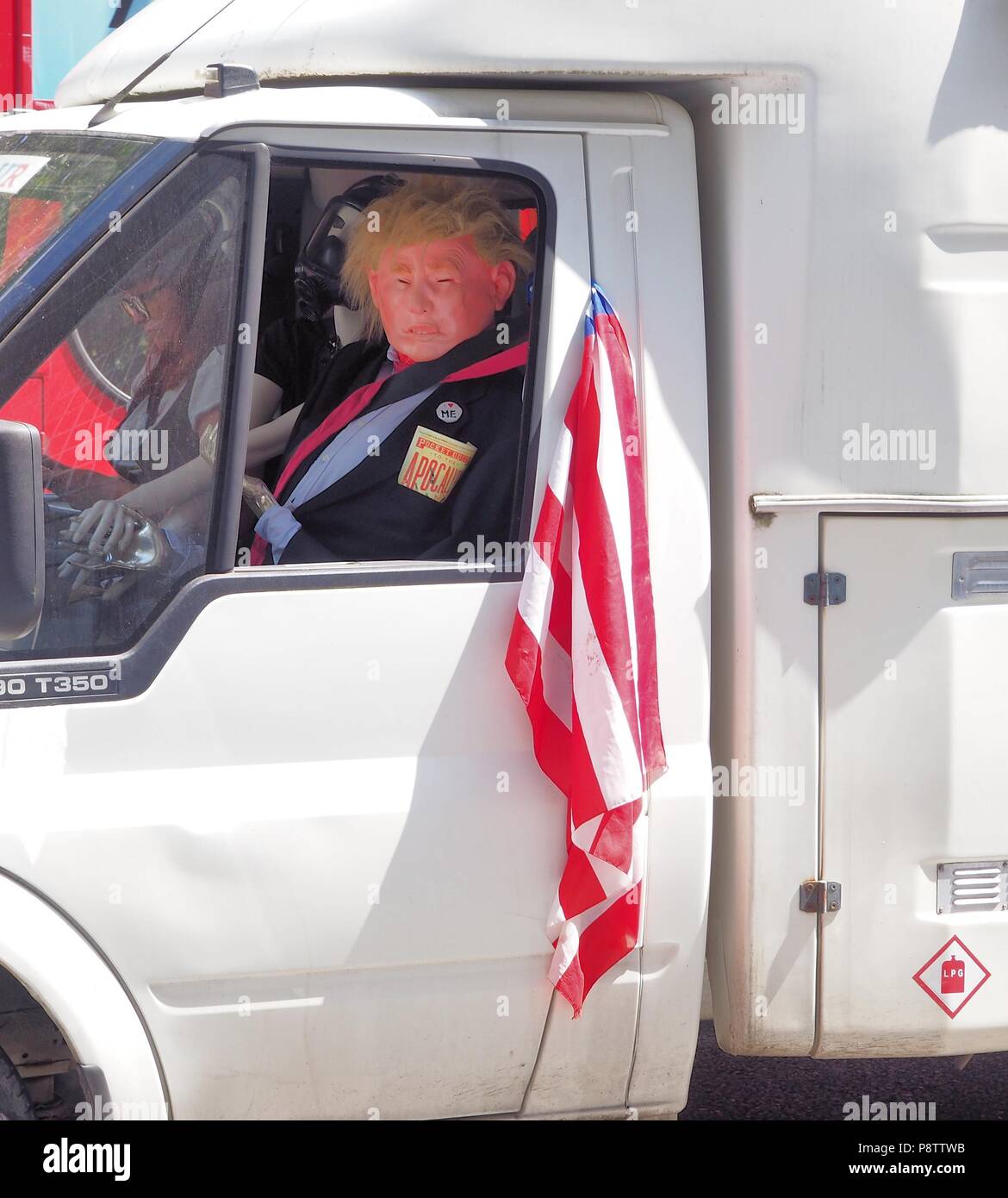 Grumpy woman uk hi-res stock photography and images - Alamy