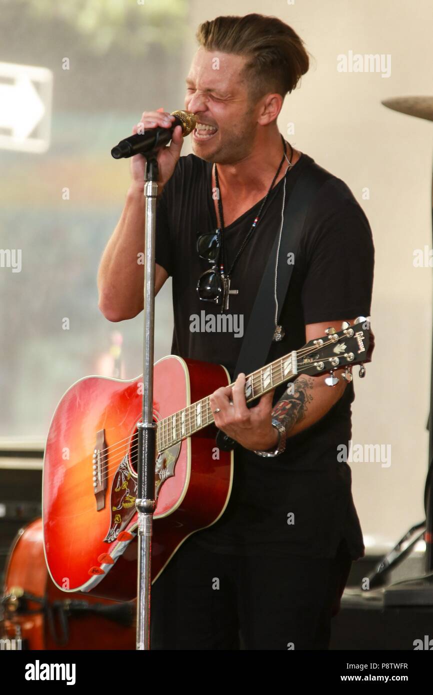 Onerepublic live show hi-res stock photography and images - Alamy