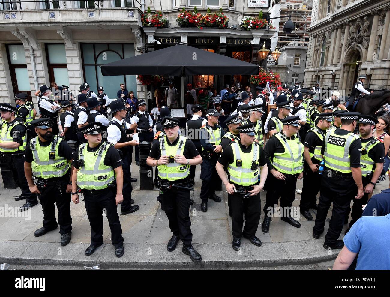 Edl march crowd hi-res stock photography and images - Alamy