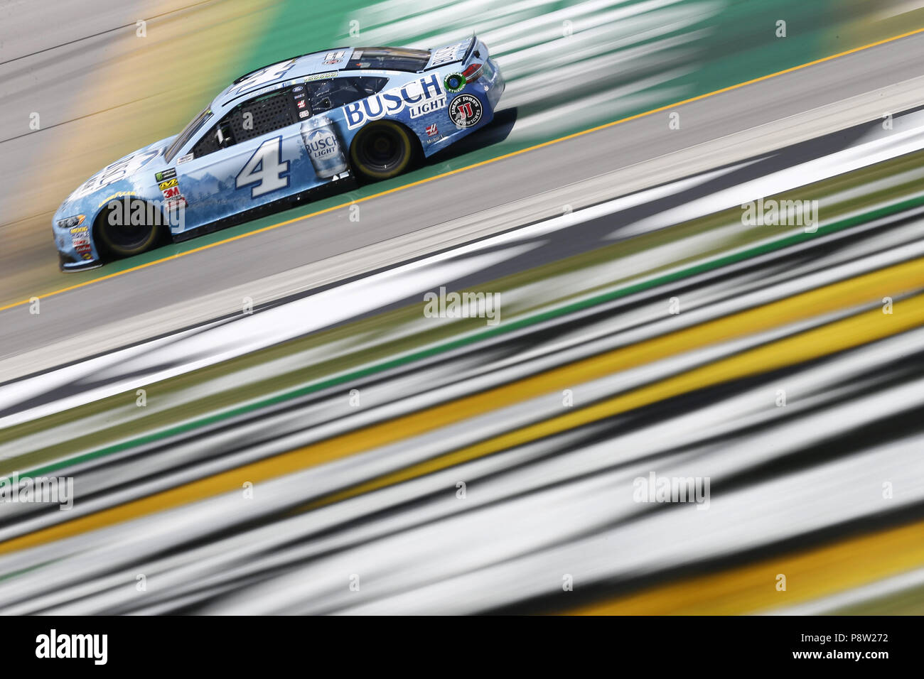 Sparta, Kentucky, USA. 13th July, 2018. Kevin Harvick (4) brings his ...