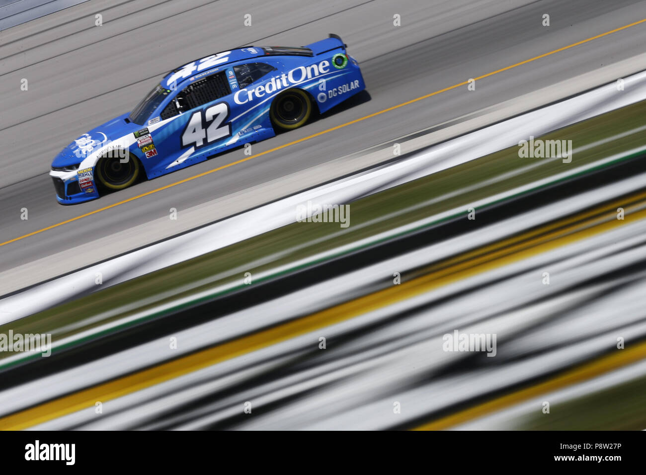 Sparta, Kentucky, USA. 13th July, 2018. Kyle Larson (42) brings his ...