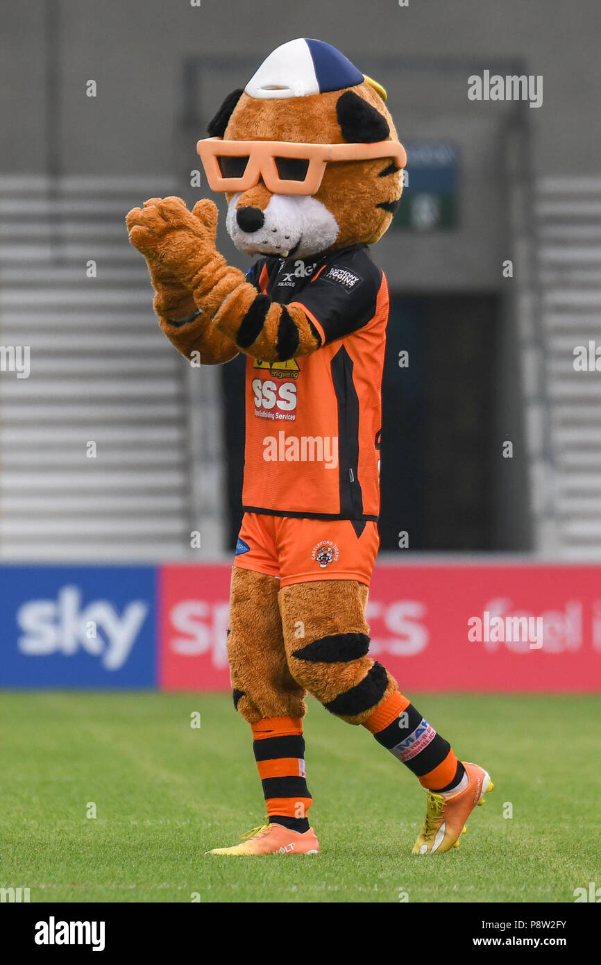 Salford red devils v castleford tigers hi-res stock photography and ...