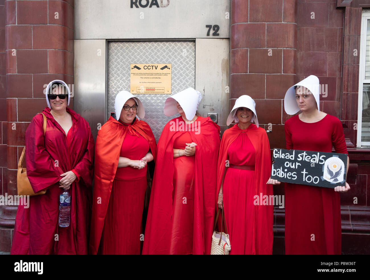 Handmaids hi-res stock photography and images - Alamy