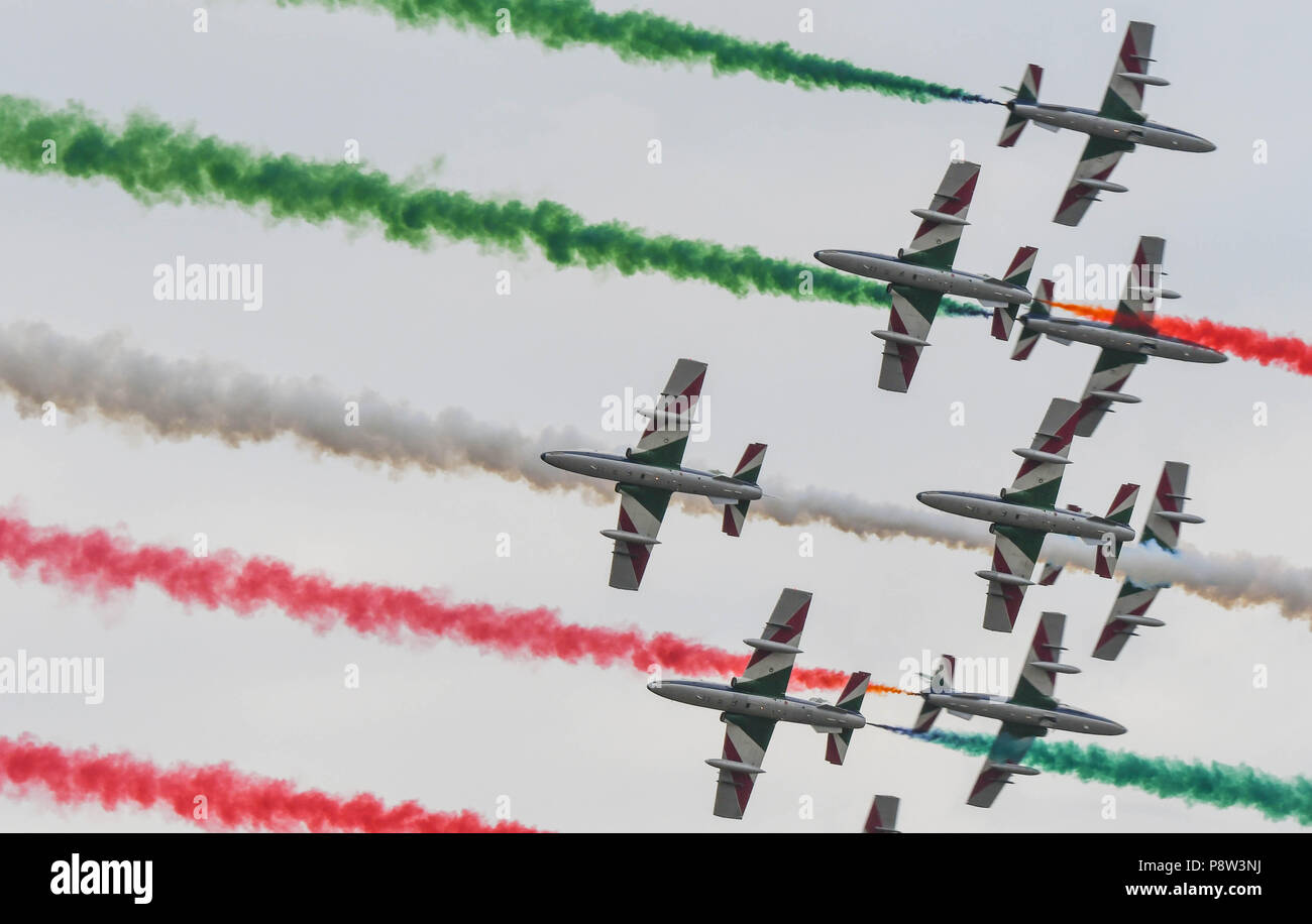 Italian air force aerobatic team hi-res stock photography and images ...