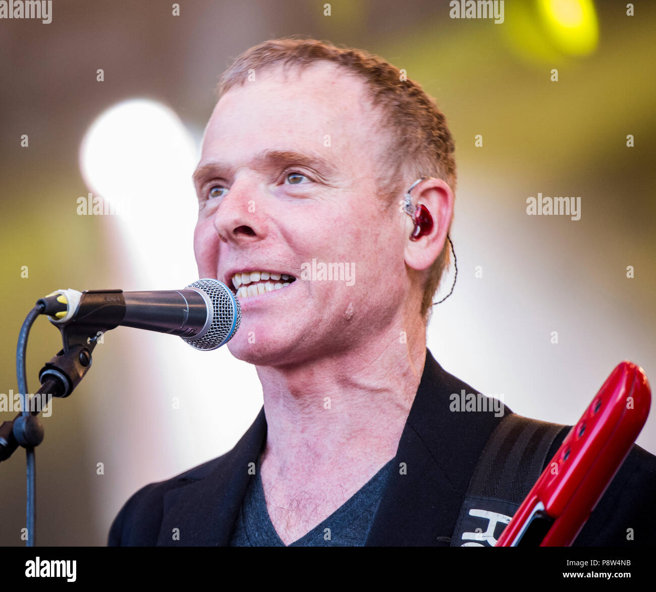 Stuart murdoch hi-res stock photography and images - Alamy