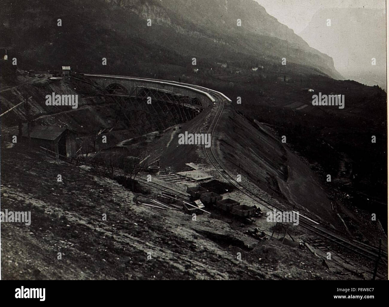 59 Bilder von der Eröffnung der Fleimstalbahn. Viadukt zwischen Kalditsch und Montan. (BildID ...