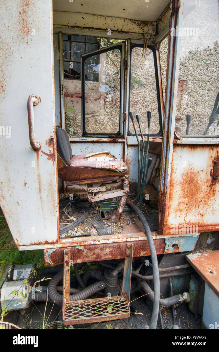 Abandoned old broken digger Stock Photo - Alamy