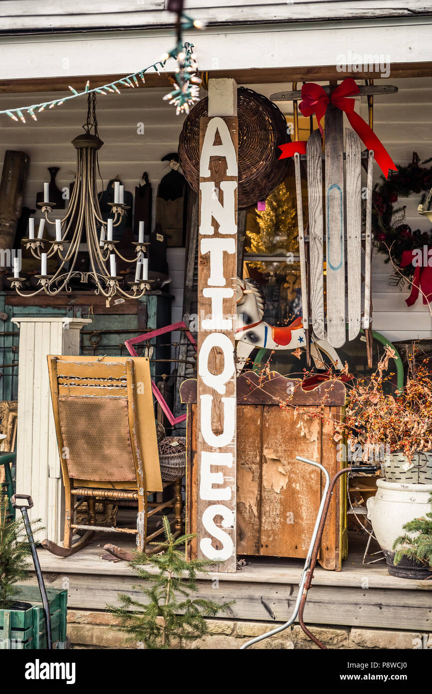 Old stuff for sale hi-res stock photography and images - Alamy