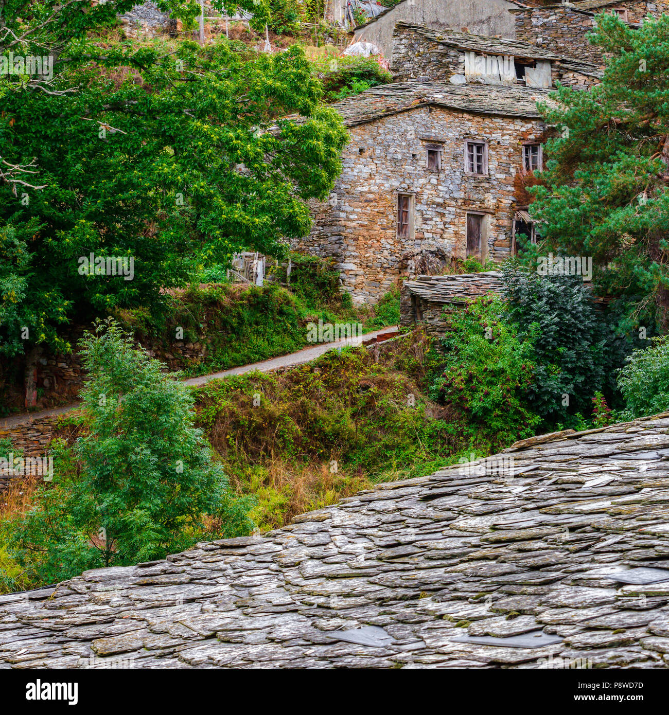 Grit roof and stone houses Stock Photo - Alamy