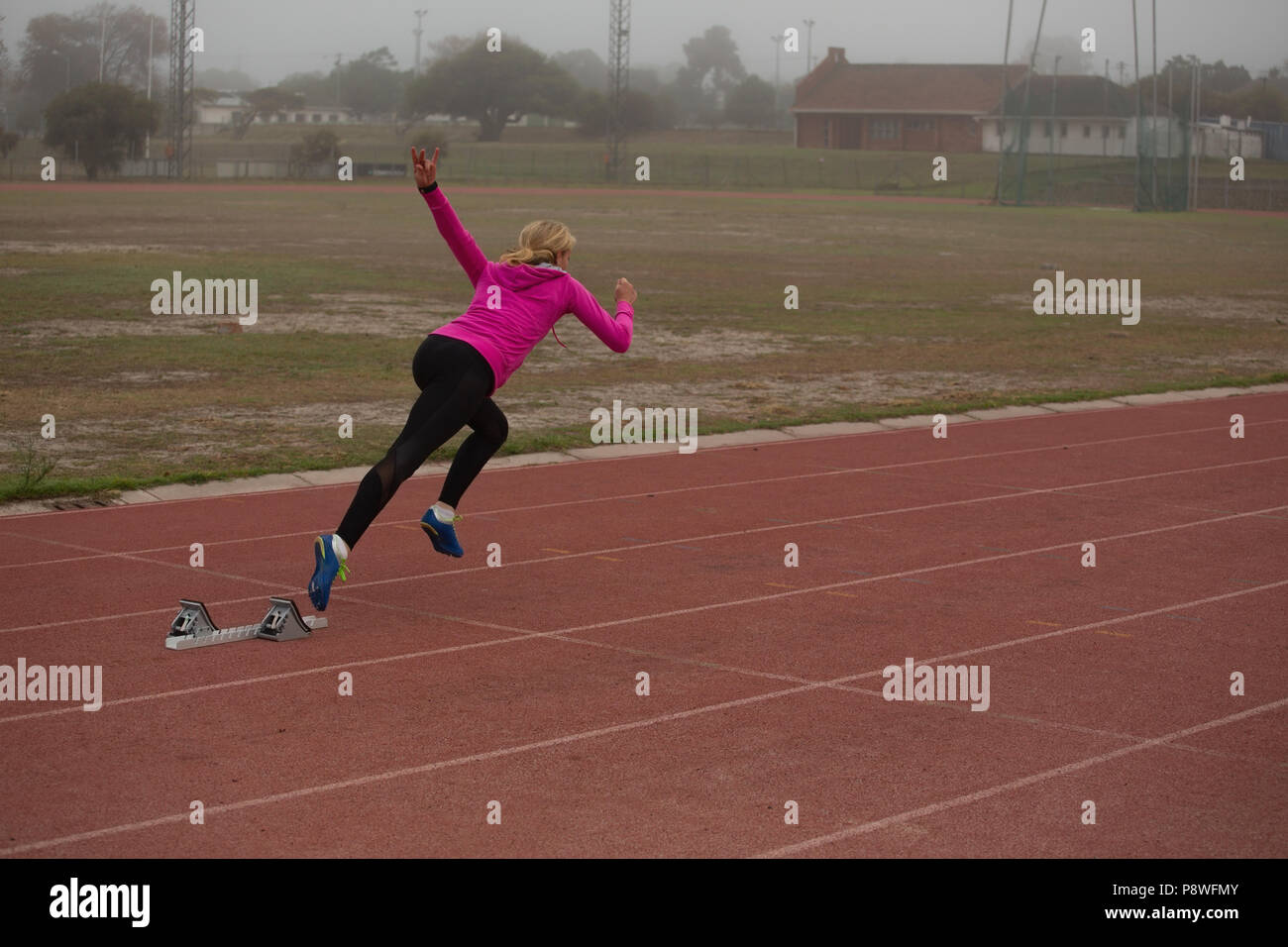 Female athlete blocks hi-res stock photography and images - Alamy