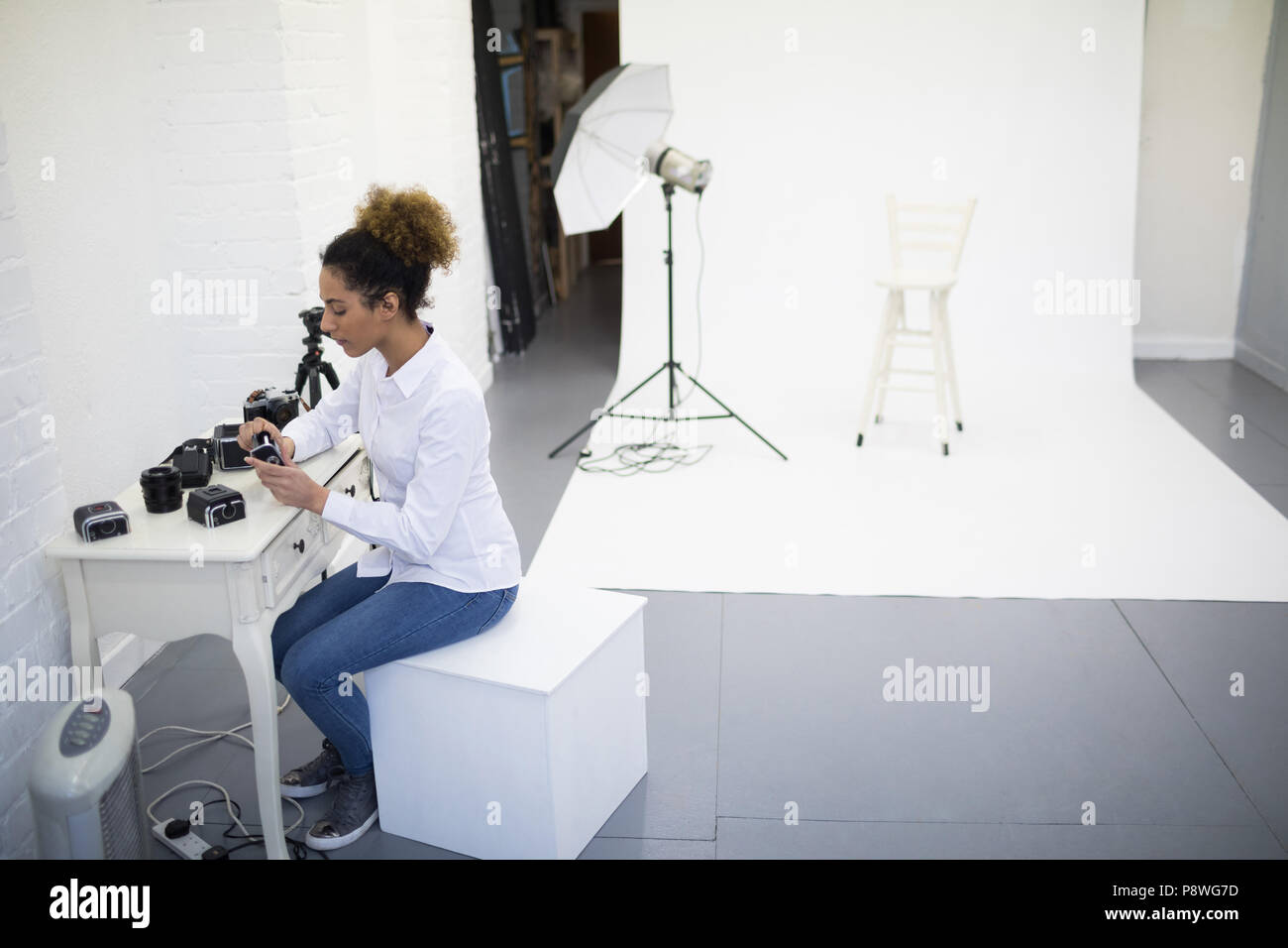 Removing camera hi-res stock photography and images - Alamy
