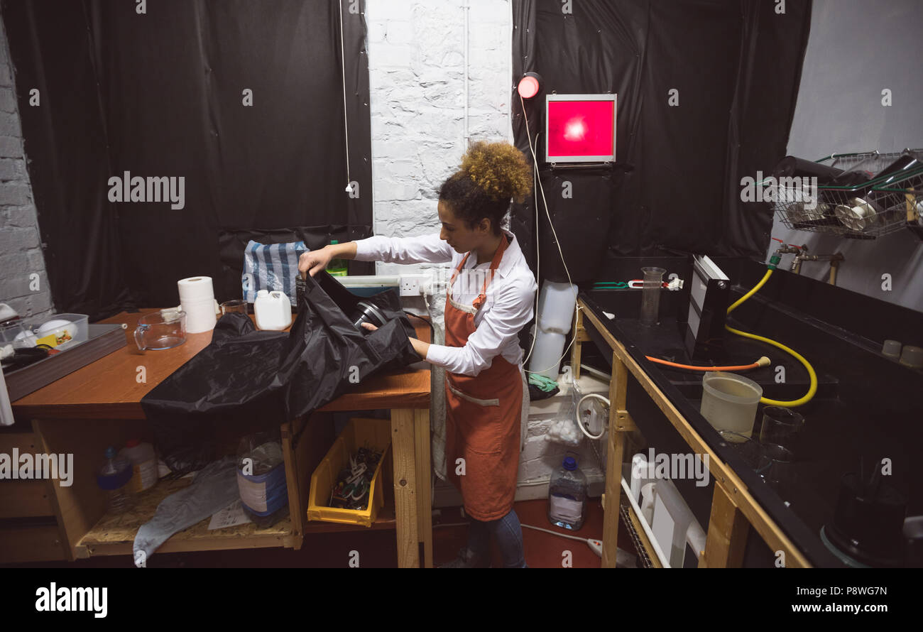 Female photographer studio hi-res stock photography and images - Alamy