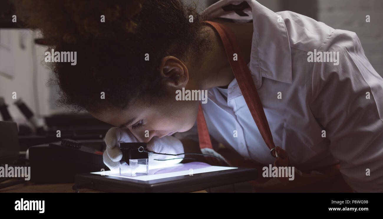 Photo magnifier hi-res stock photography and images - Alamy