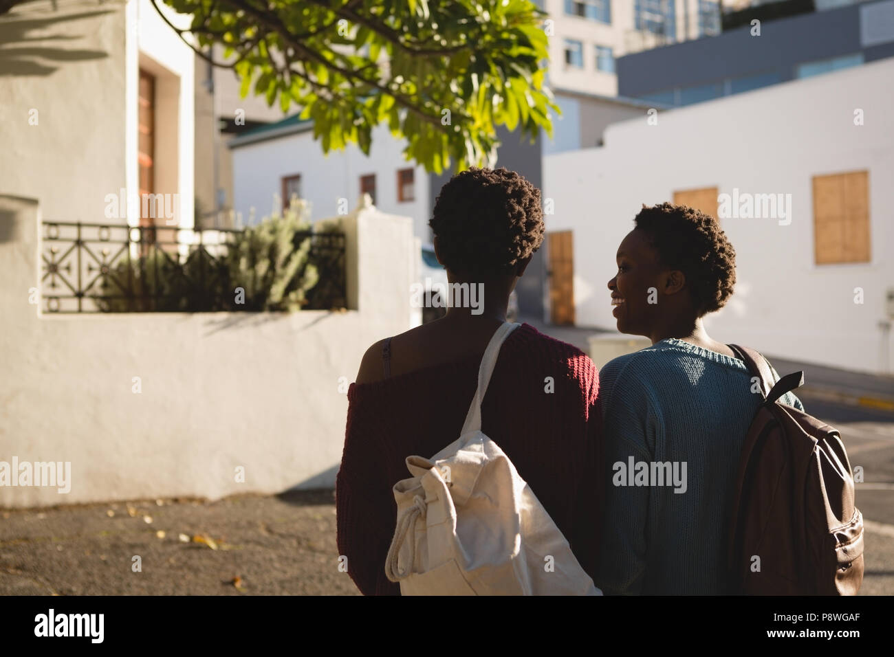 Adult identical twins hi-res stock photography and images - Alamy