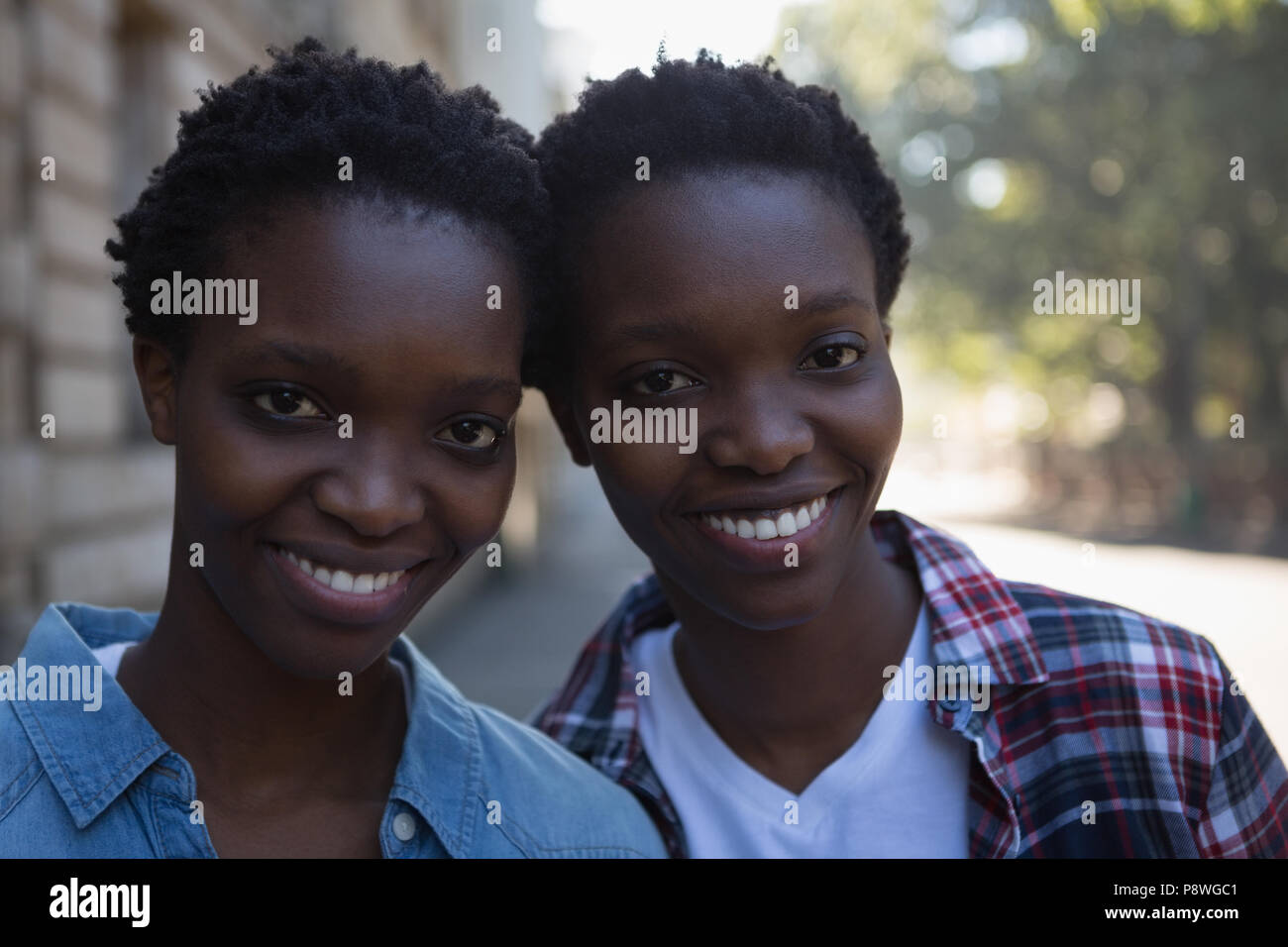 Twins sister hi-res stock photography and images - Alamy