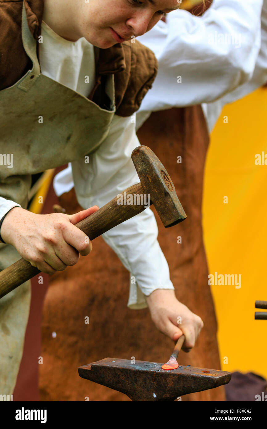 Blacksmith medieval hi-res stock photography and images - Alamy