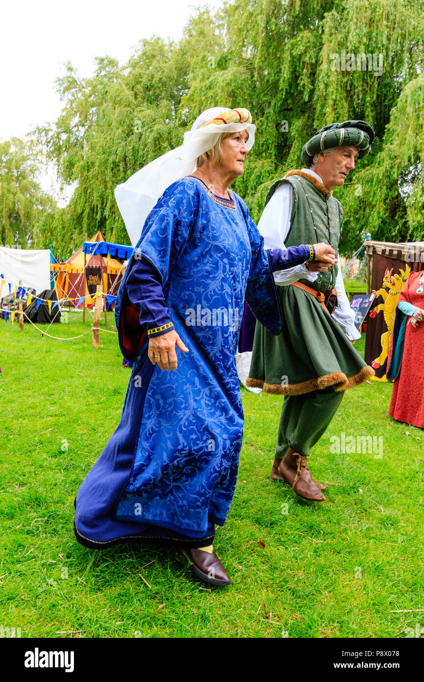 Medieval dressed couple hi-res stock photography and images - Alamy