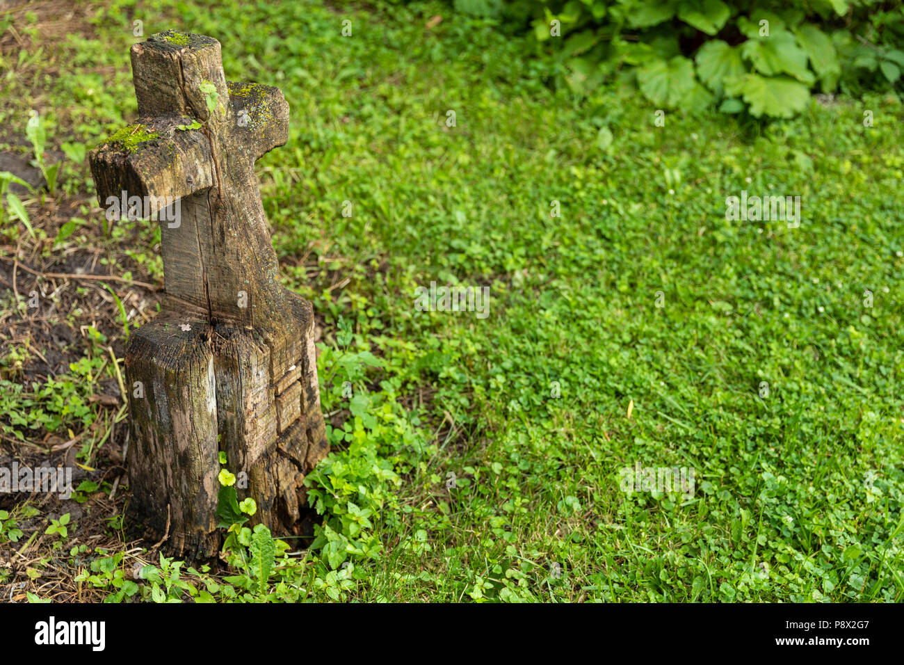 Old wooden grave marker hi-res stock photography and images - Alamy