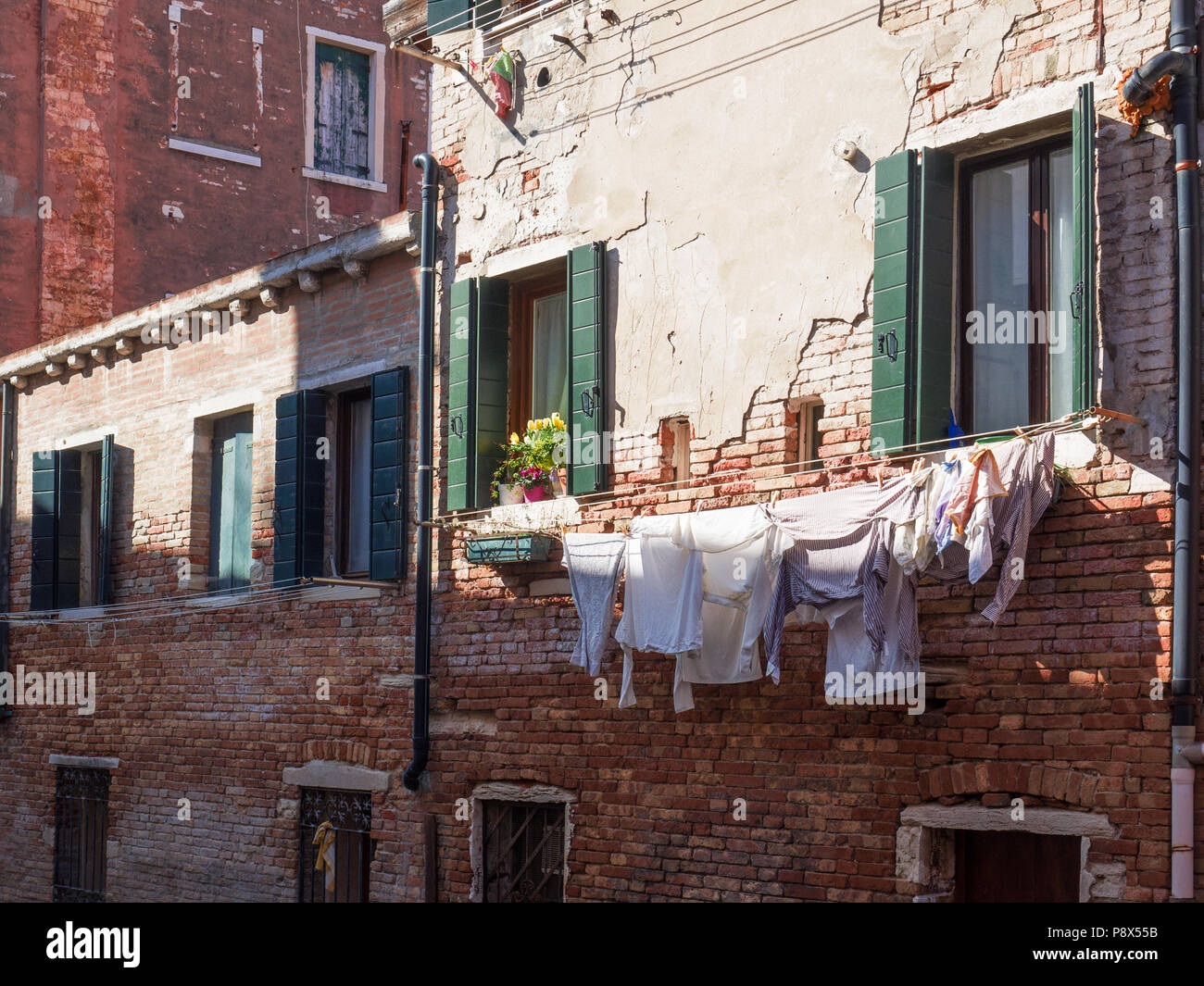 Laundry hung out to dry in the sun hi-res stock photography and images ...