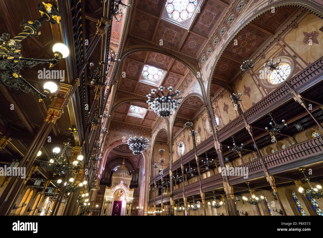 View jewish temple interior hi-res stock photography and images - Alamy
