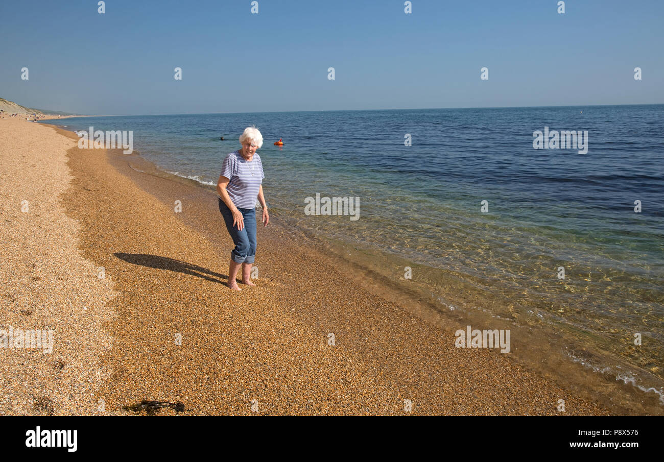 Water edge beach hi-res stock photography and images - Alamy