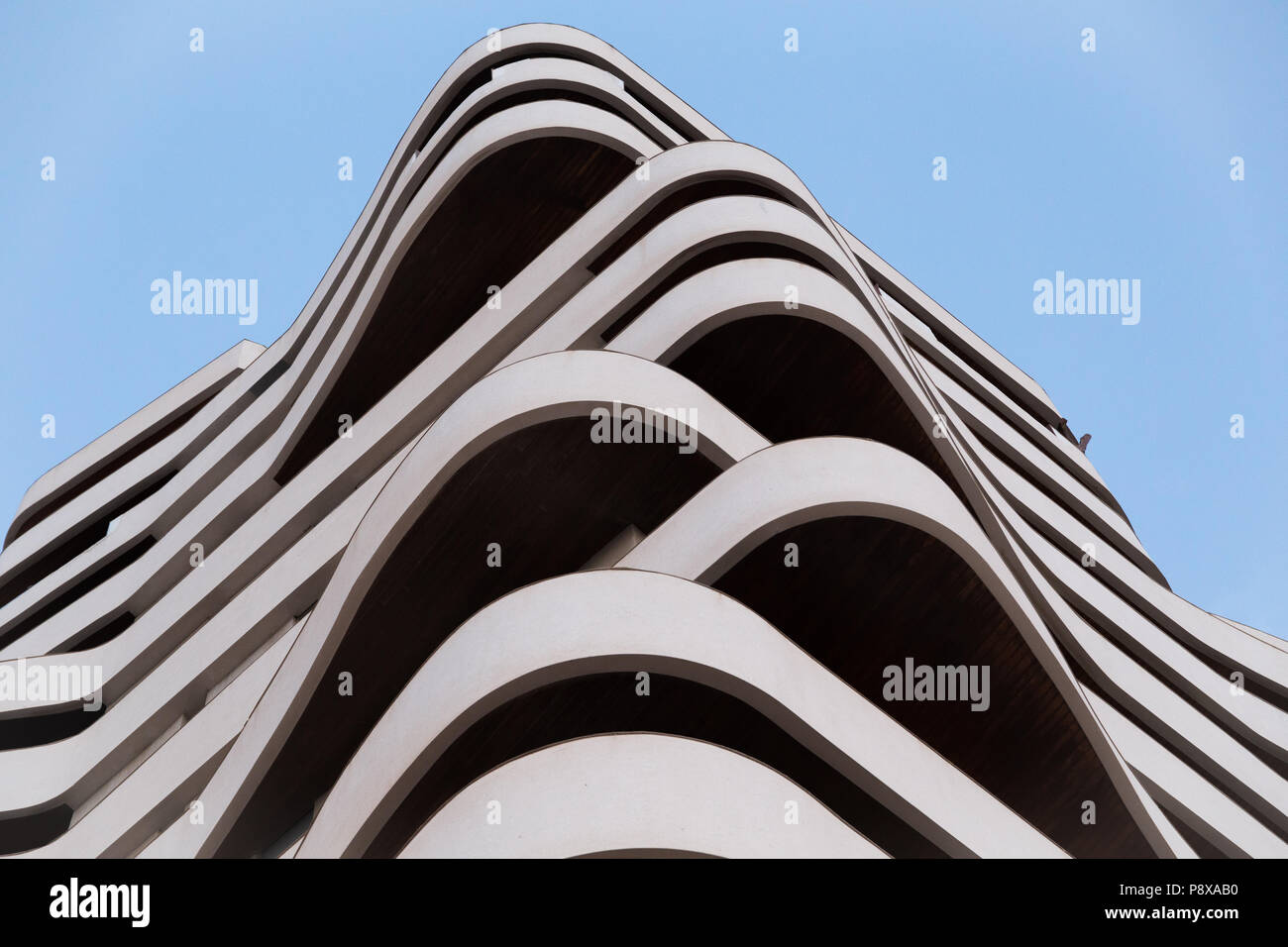 Curved architecture hi-res stock photography and images - Alamy