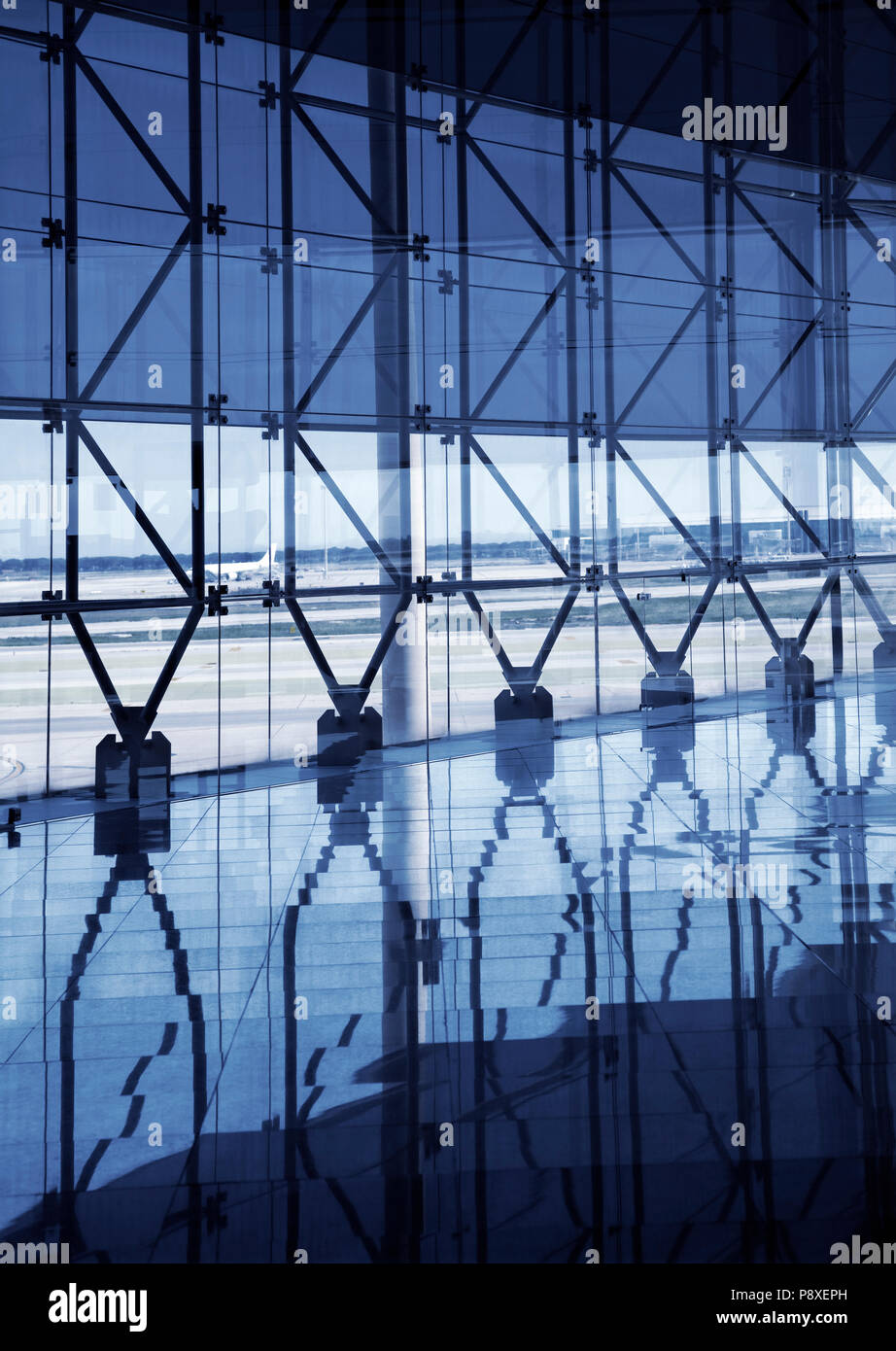 Modern architectural walkway glass hi-res stock photography and images ...