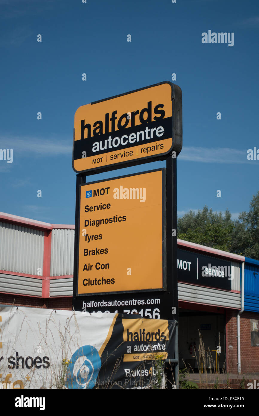 Halfords sign uk hi-res stock photography and images - Alamy