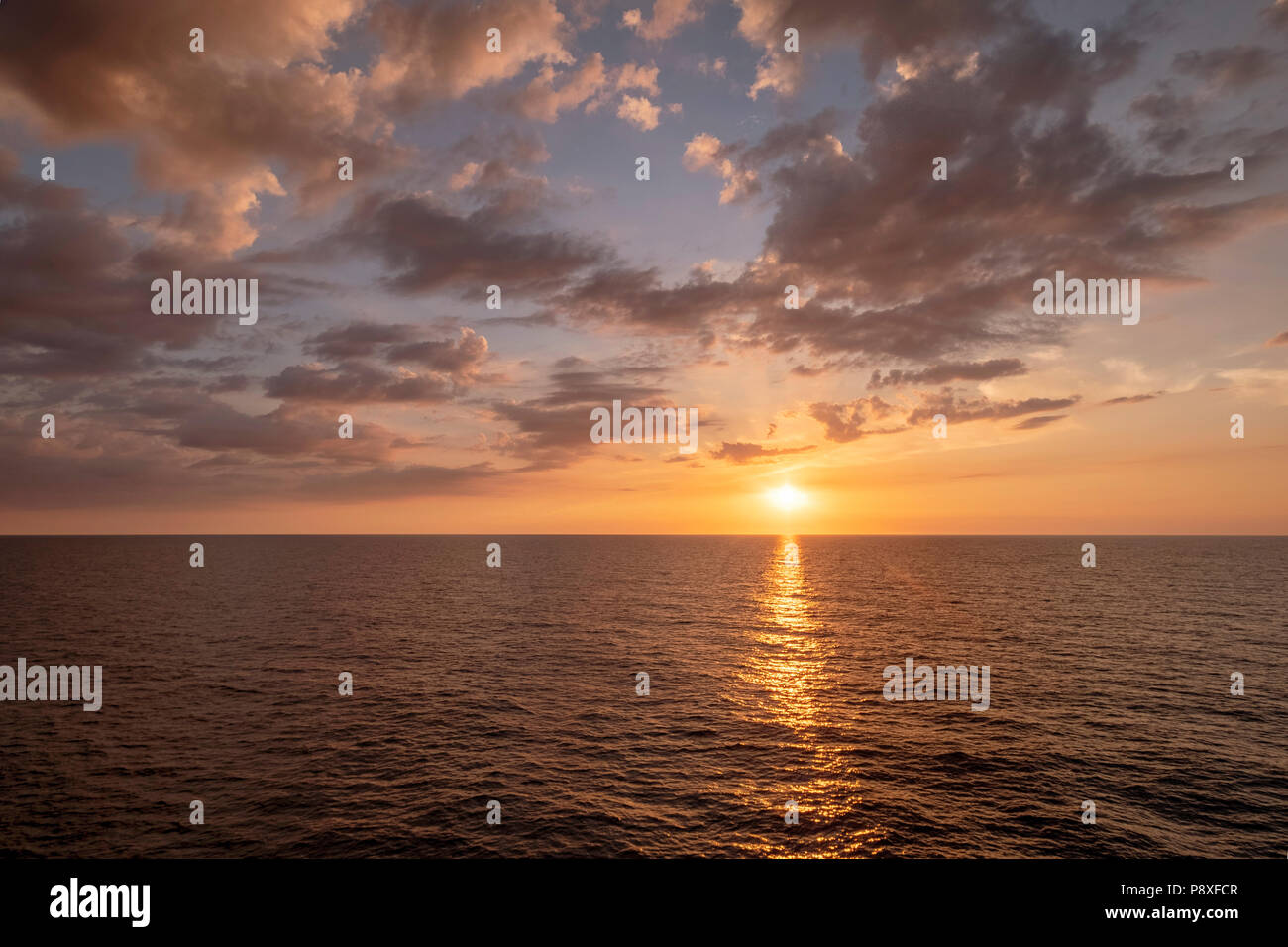 Vast ocean hi-res stock photography and images - Alamy