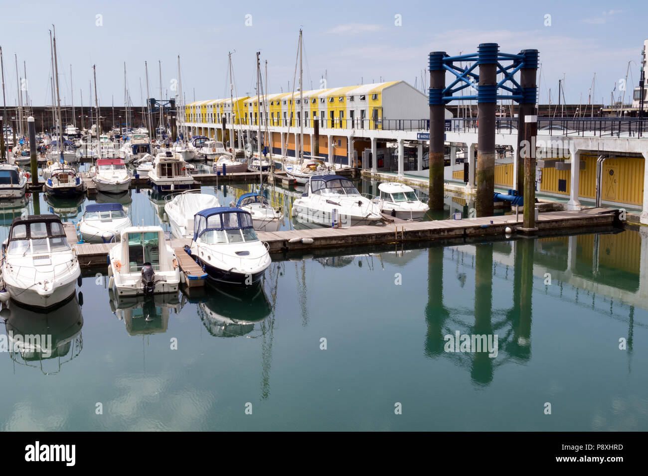 Luxury apartments brighton marina hi-res stock photography and images ...