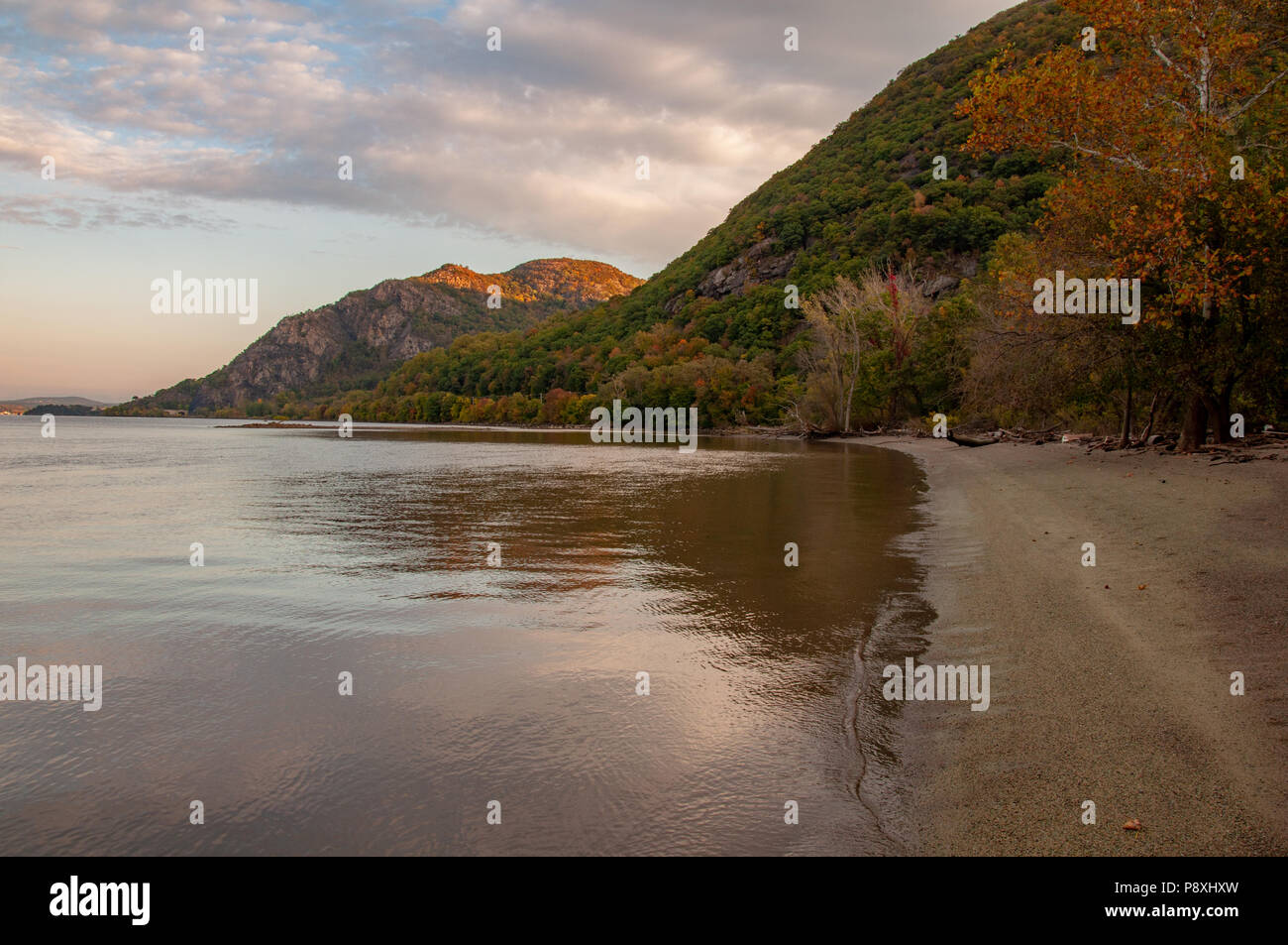 Beautiful dawn hudson river hi-res stock photography and images - Alamy