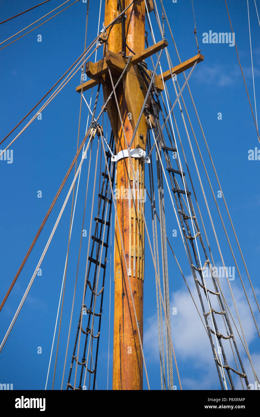 Detail of the mast and rigging of a large sailing boat Stock Photo - Alamy