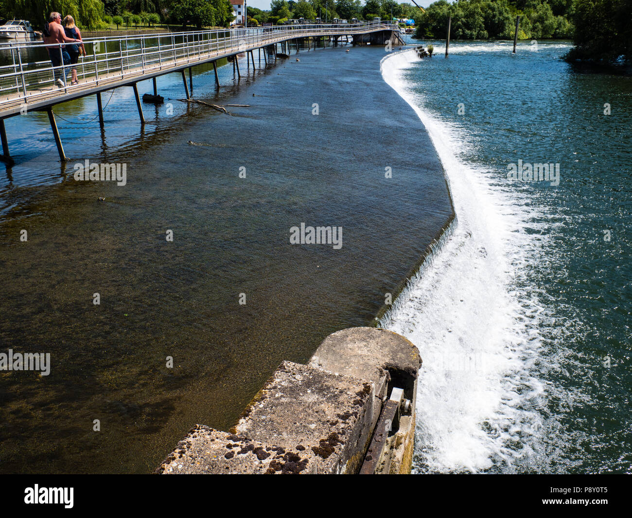 Walkway on Wier, Hambleden Lock and Weir, River Thames, Berkshire ...