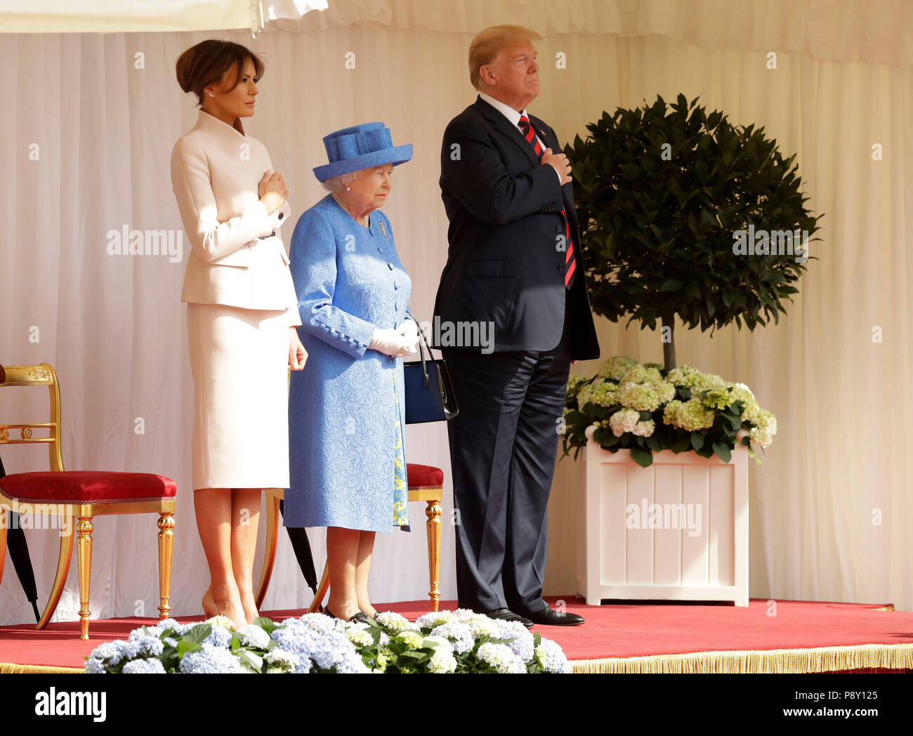 US President Donald Trump and his wife Melania stand alongside Queen ...