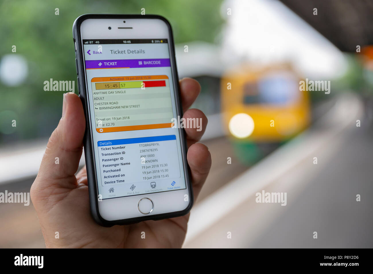 Station platform hi-res stock photography and images - Alamy