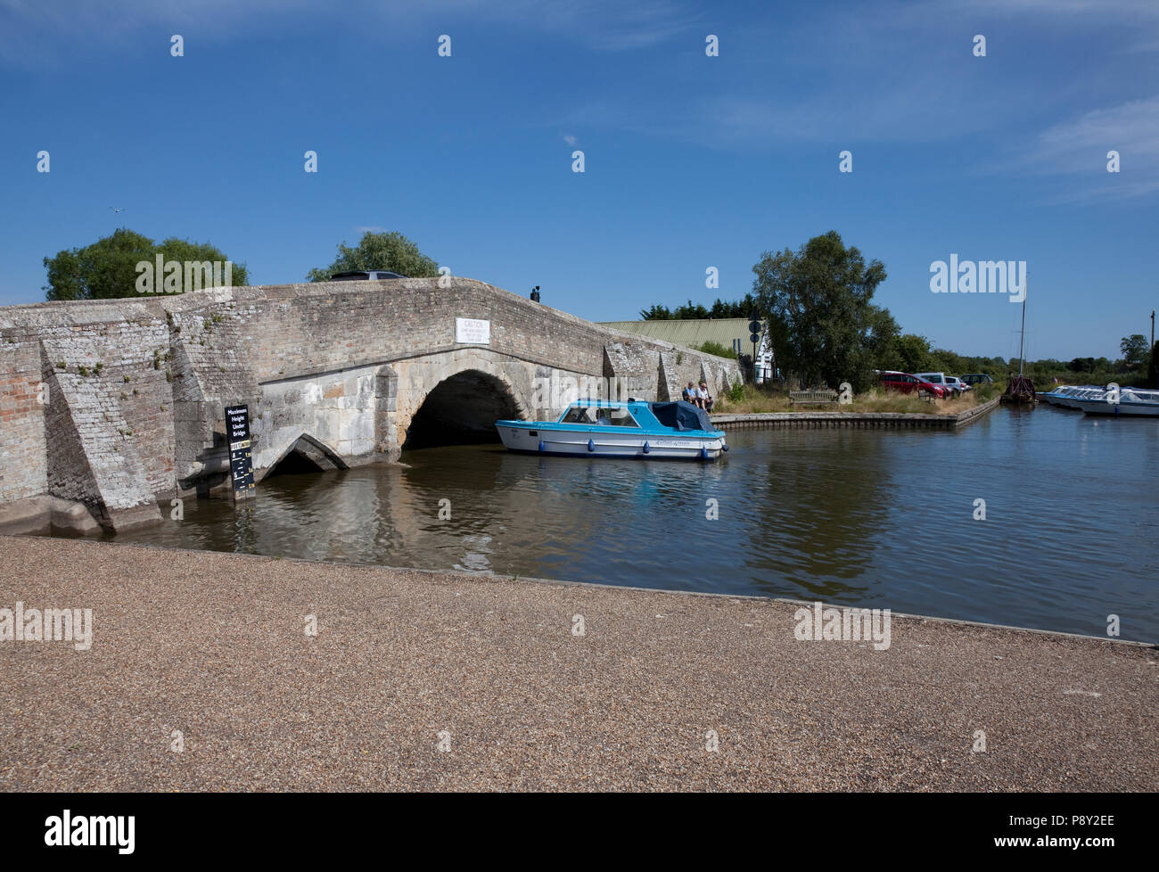 Narrow boats norfolk broads hi-res stock photography and images - Alamy