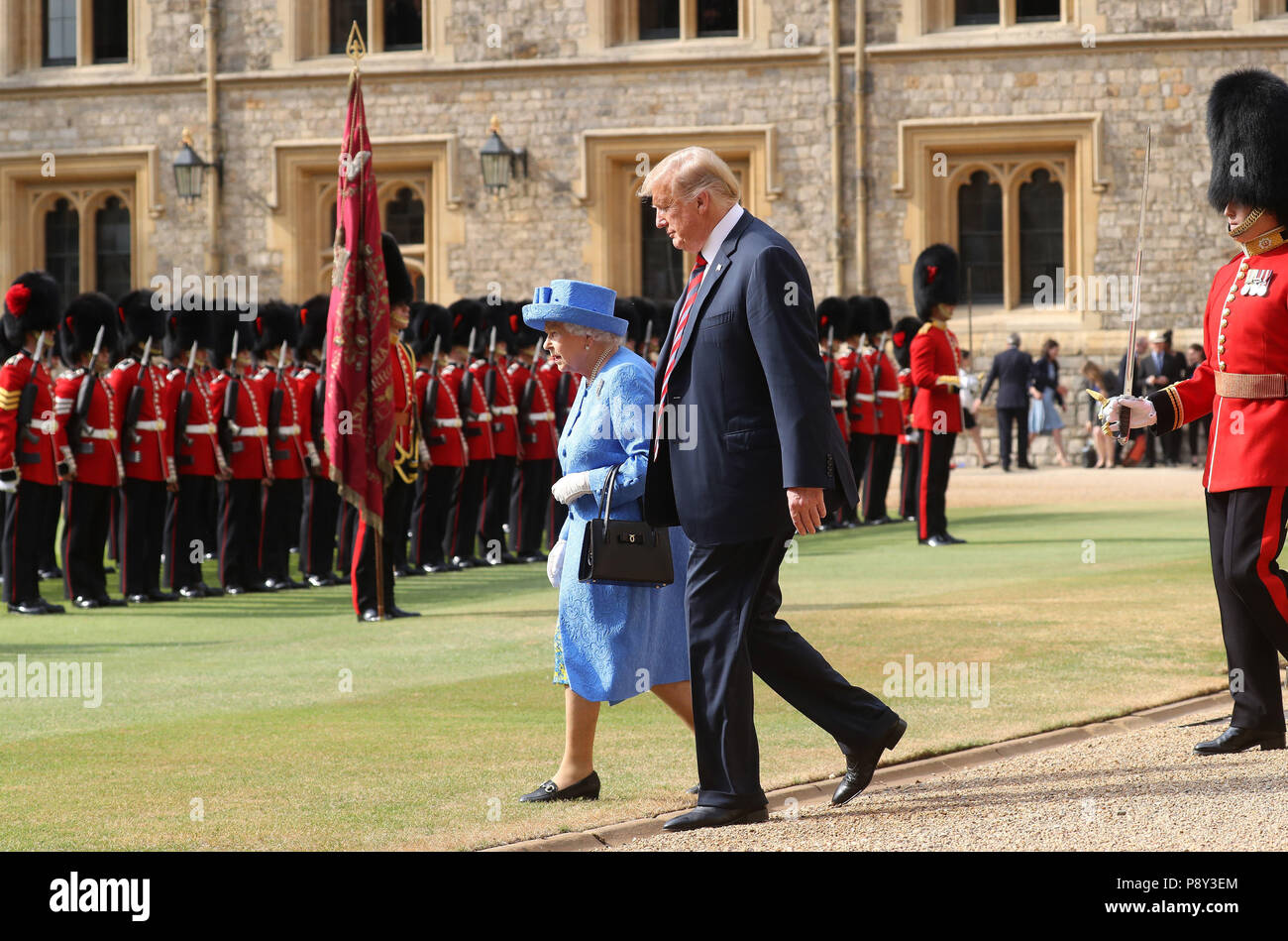 Inspect a guard of honour at windsor castle hi-res stock photography ...