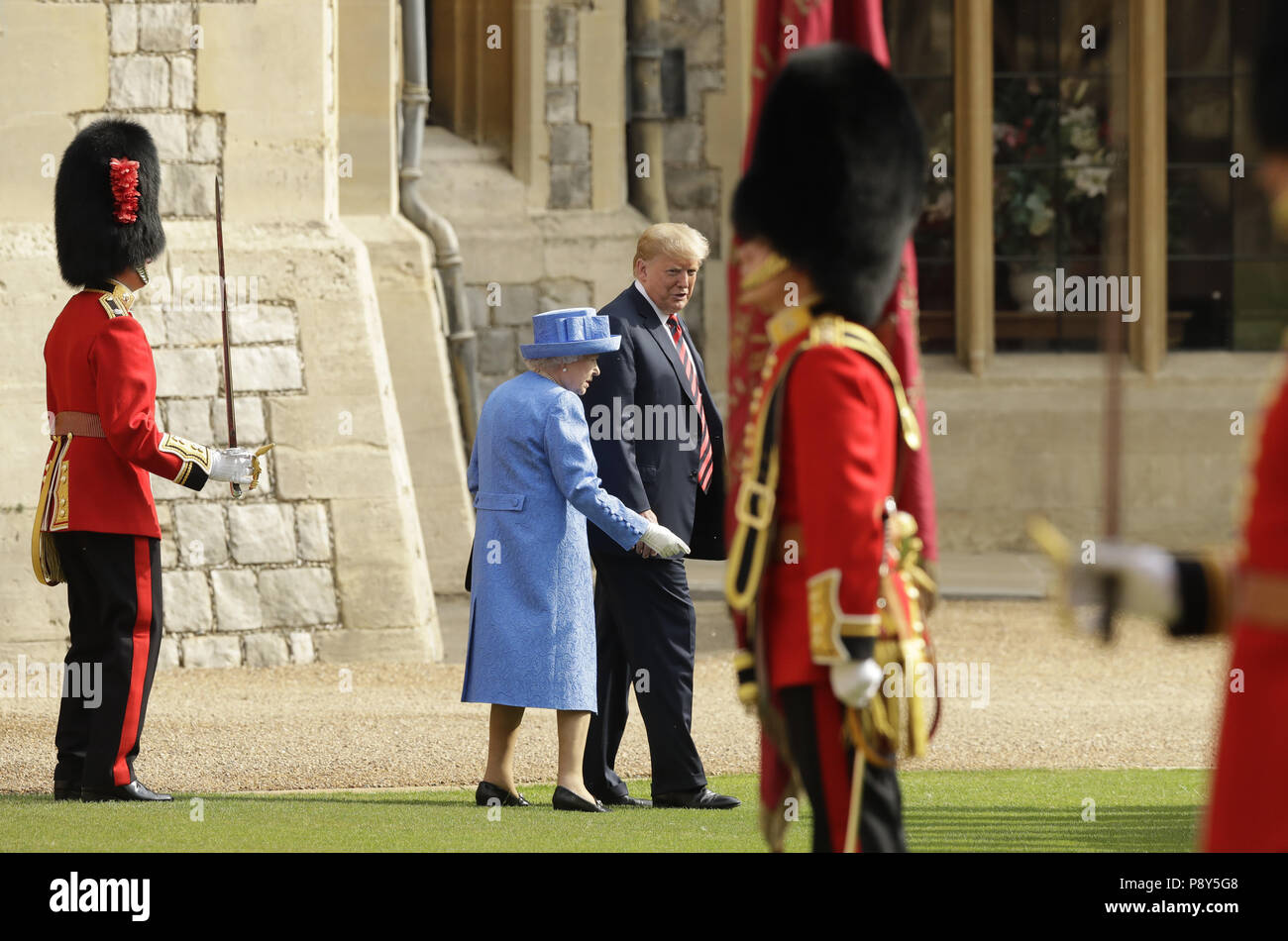 Inspect a guard of honour at windsor castle hi-res stock photography ...
